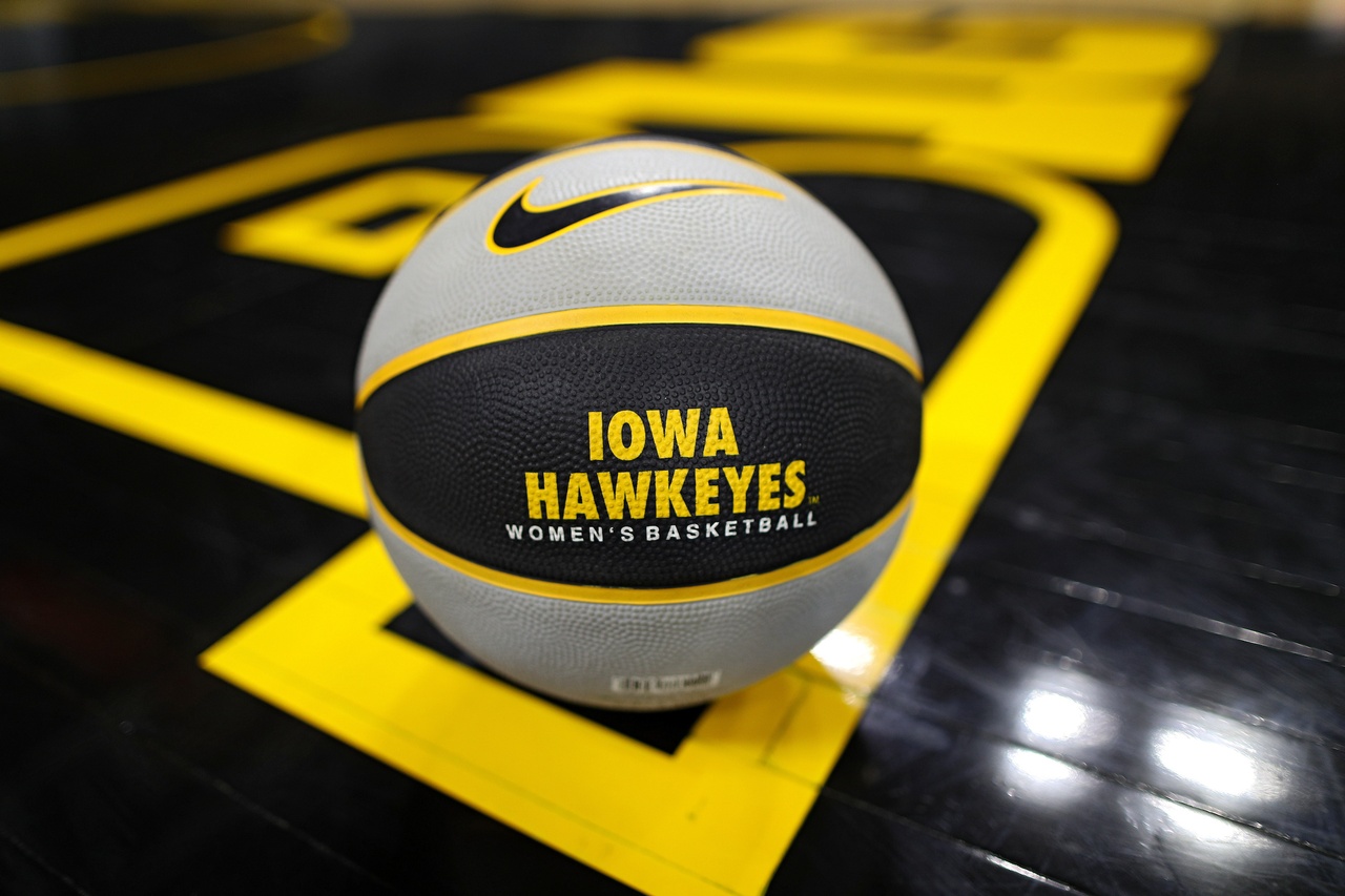 CONFIRMED: Iowa Hawkeyes women's basketball finalizing a three-year ...